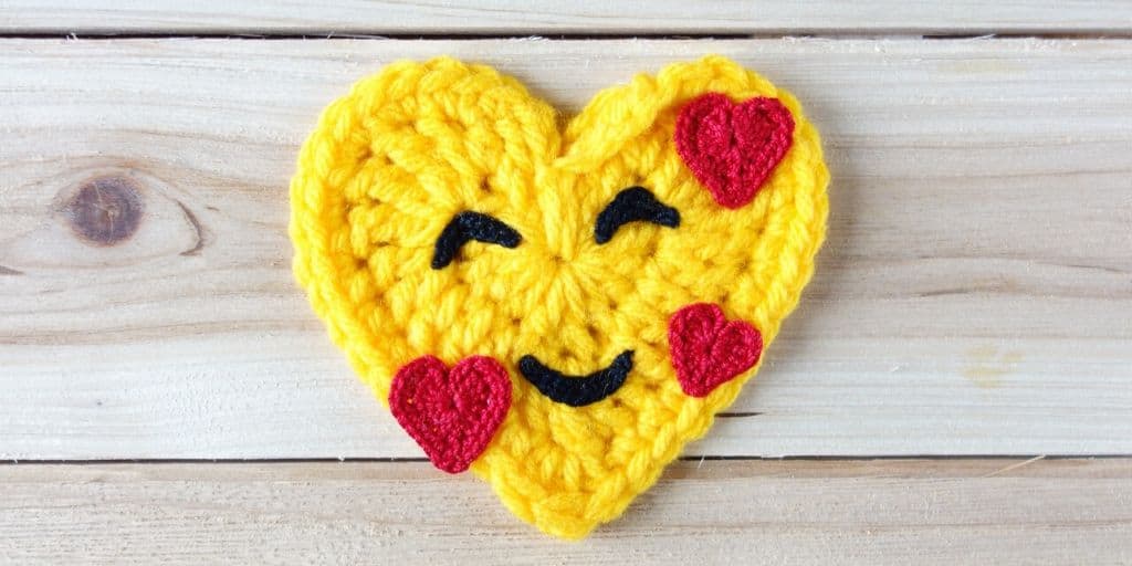 Crochet Smiling Face With Hearts - GoldenLucyCrafts
