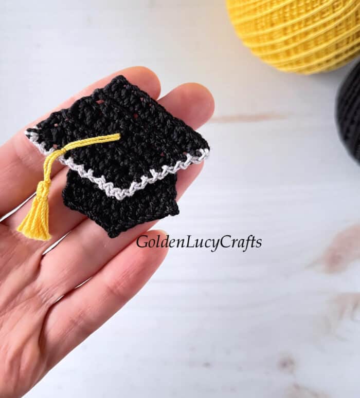 Crochet Graduation Cap Applique for Handmade Card - GoldenLucyCrafts