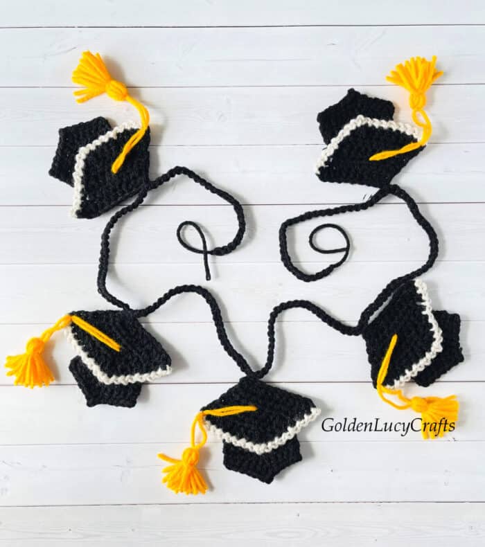 Crochet Graduation Garland - GoldenLucyCrafts