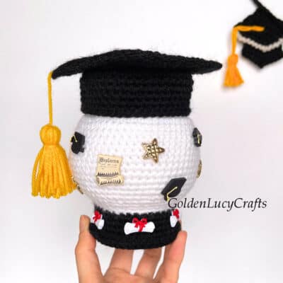 Crochet Graduation Snow Globe - GoldenLucyCrafts