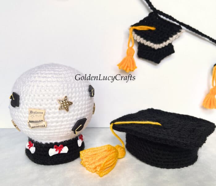 Crochet Graduation Snow Globe - GoldenLucyCrafts
