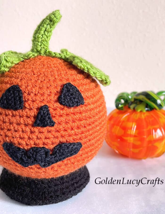Crochet Pumpkin Jack O'Lantern Snow Globe - GoldenLucyCrafts