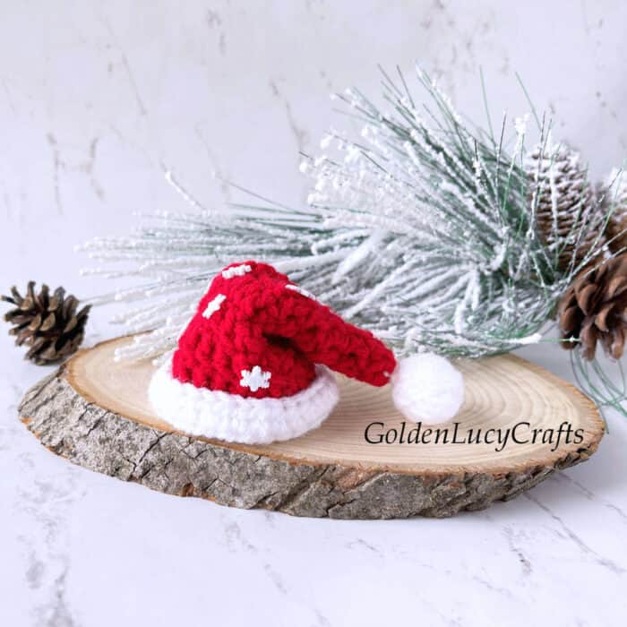 Crochet Mini Santa Hat Christmas Ornament - GoldenLucyCrafts