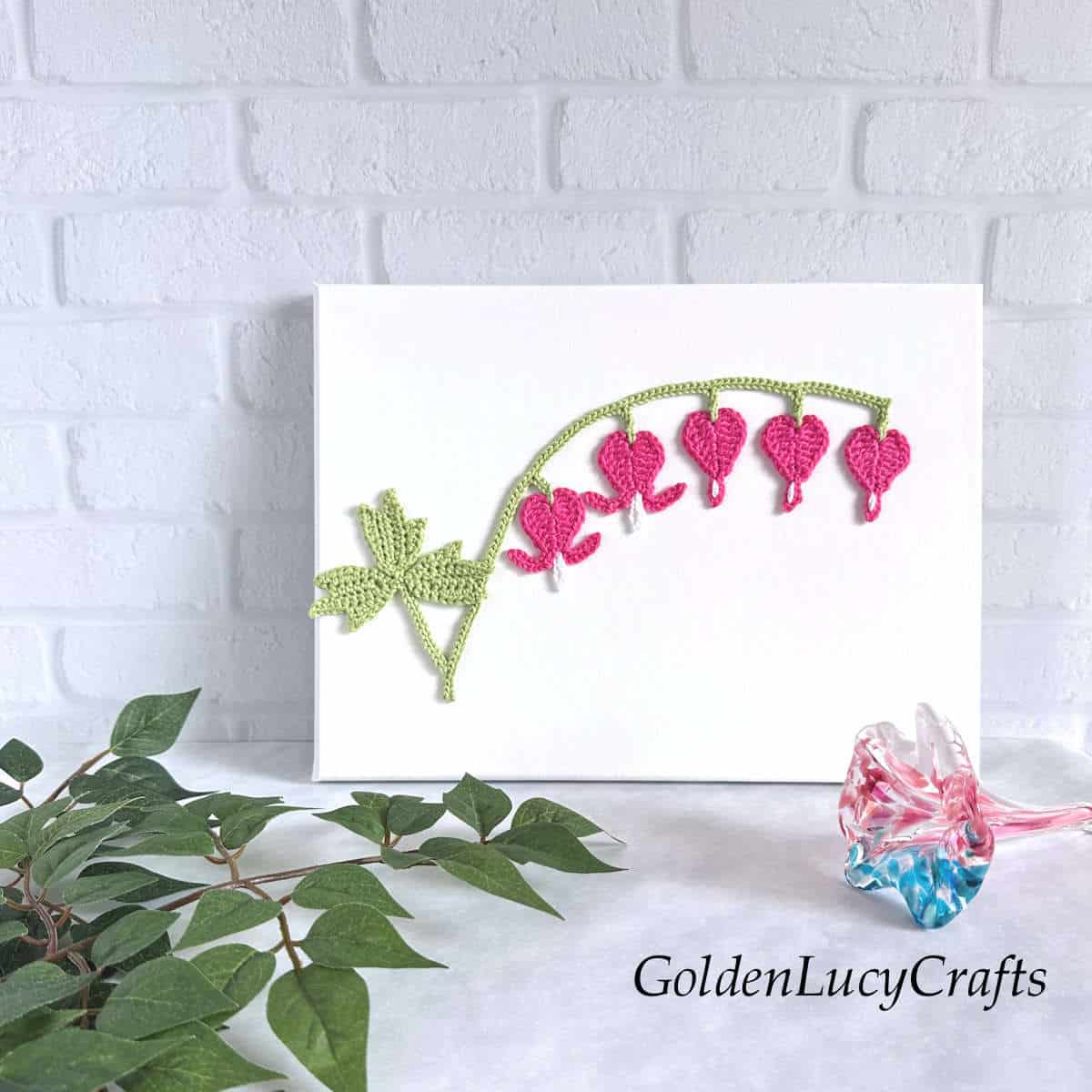Bleeding Heart Flower Crochet Wall Art - GoldenLucyCrafts