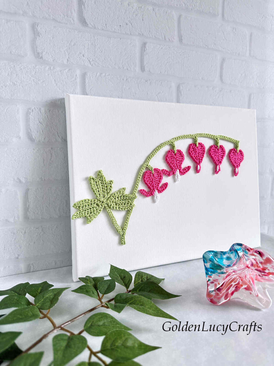 Bleeding Heart Flower Crochet Wall Art - GoldenLucyCrafts