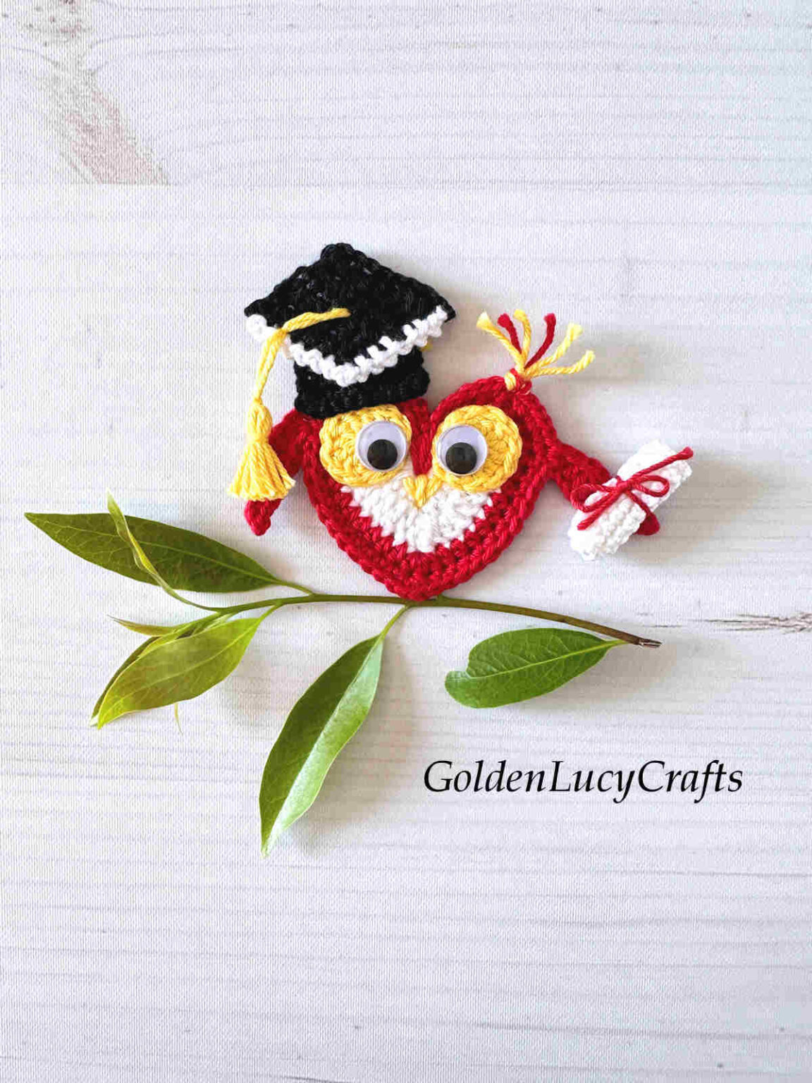 Crochet Graduation Owl Applique - GoldenLucyCrafts