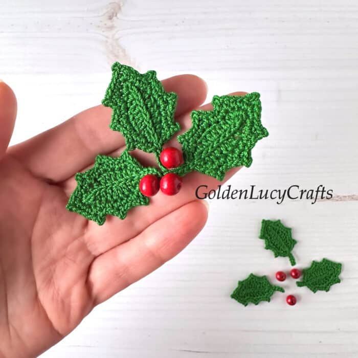 Crochet Holly Leaf Applique - GoldenLucyCrafts
