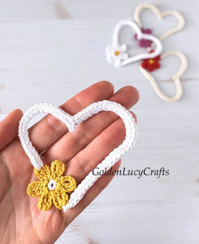 Crochet Floral Open Heart - GoldenLucyCrafts