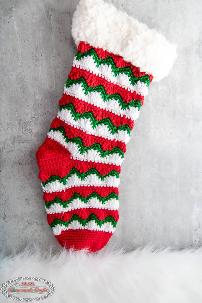 16 Christmas Stocking Free Crochet Patterns - GoldenLucyCrafts