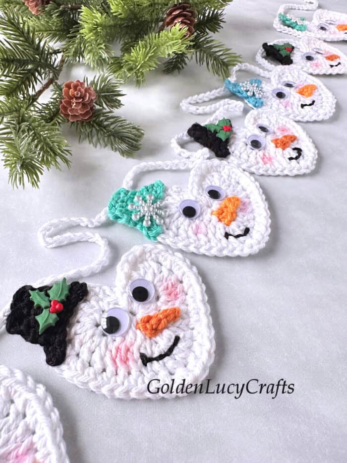 Crochet Snowman Christmas Garland - GoldenLucyCrafts