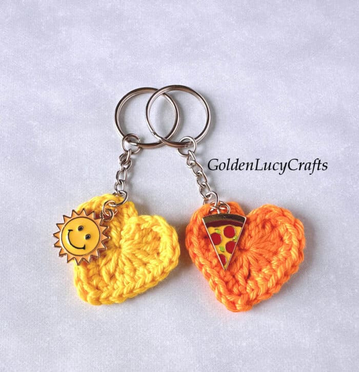 Heart Keychain, Free Crochet Pattern - GoldenLucyCrafts