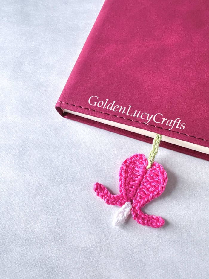 Crochet Bleeding Heart Flower Bookmark - GoldenLucyCrafts