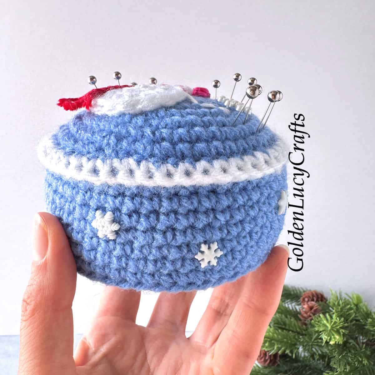 Christmas Pincushion, Crochet Pattern - GoldenLucyCrafts