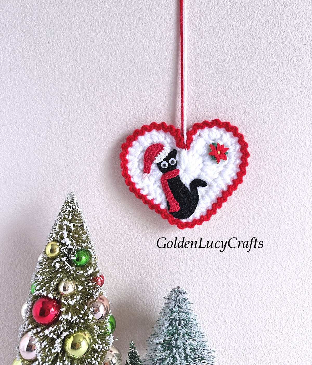 Christmas Cat Heart Ornament, Crochet Pattern - GoldenLucyCrafts